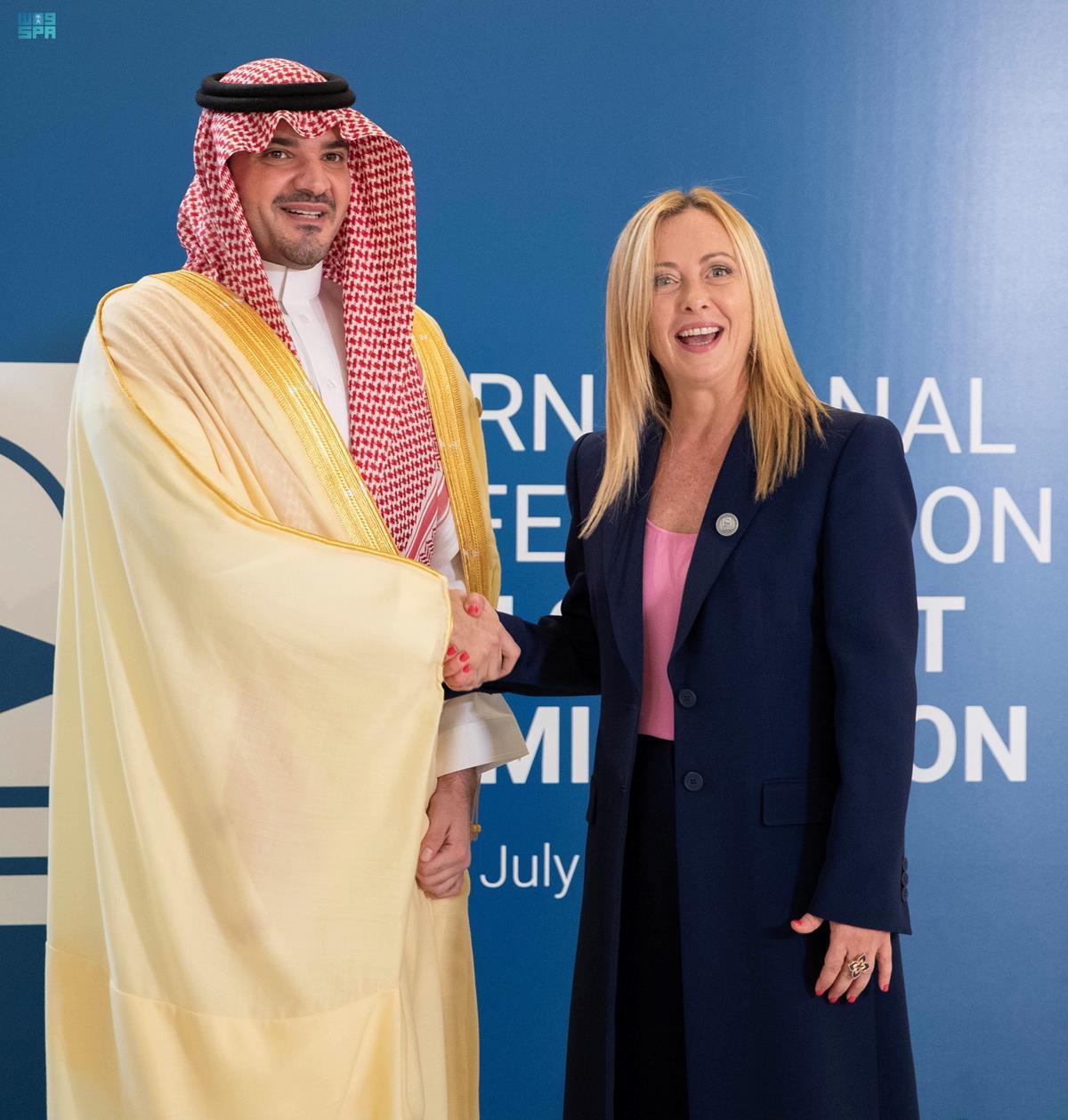 به نیابت از والاحضرت ولیعهد شاهزاده عبدالعزیز بن سعود بن نايف در