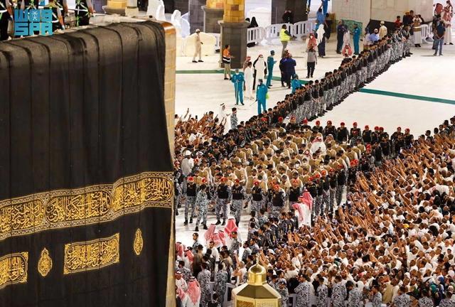 Holy Kaaba's Cover "Kiswa" Replaced